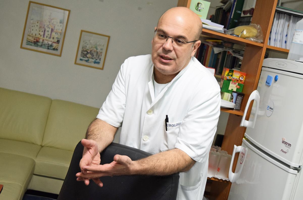 Šibenski urolozi snopom svjetla počeli operirati i prostatu! - Opća ...